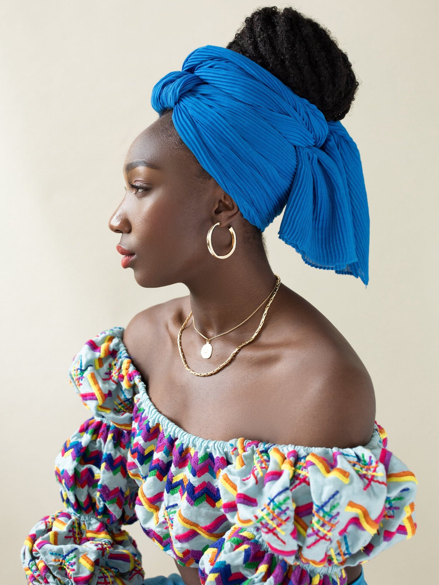 Creating a Side-Swept Look using a Head Wrap | The Wrap Life